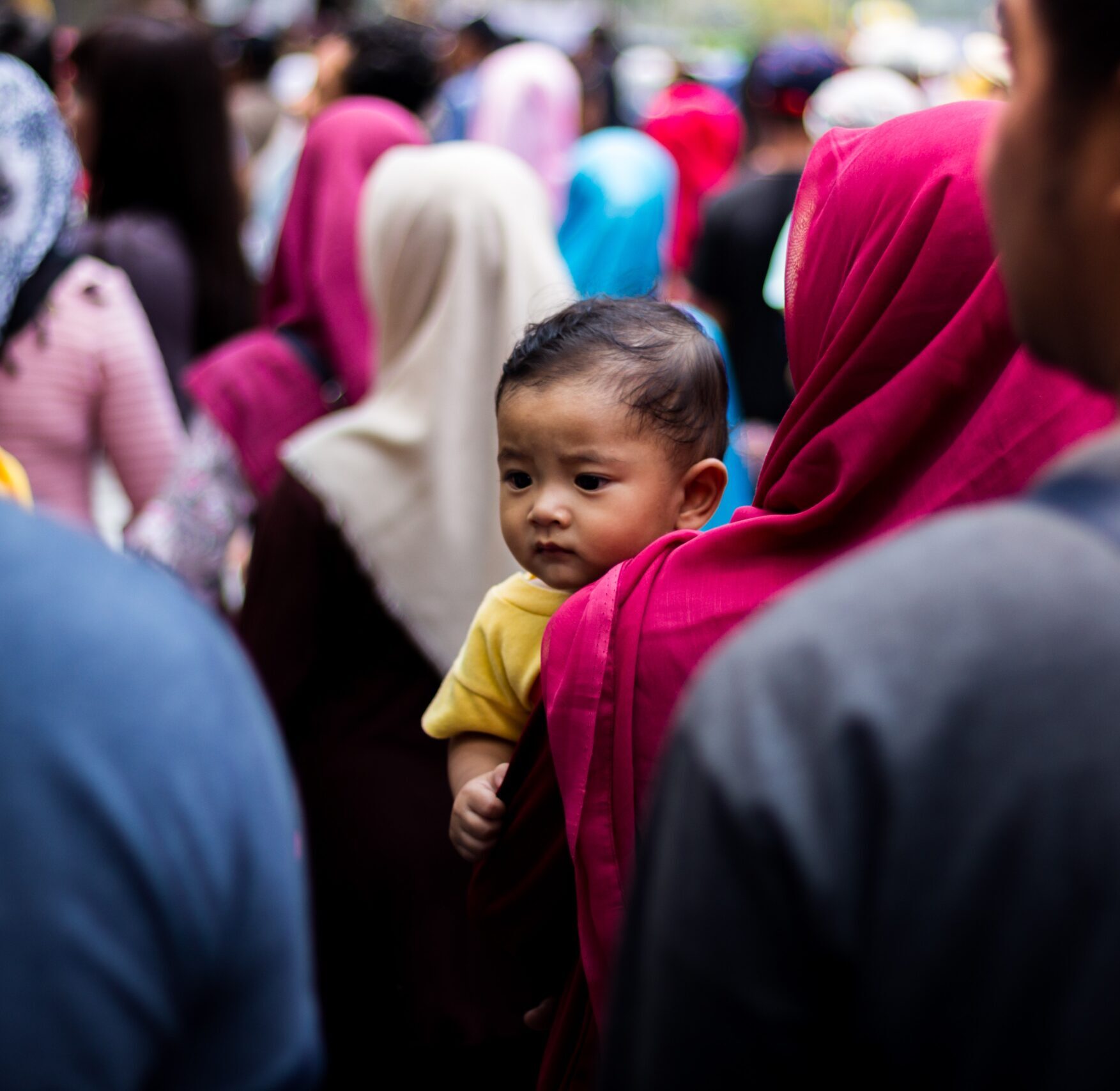 How to Calm Your Child In a Crowded Area - parentztalk.com