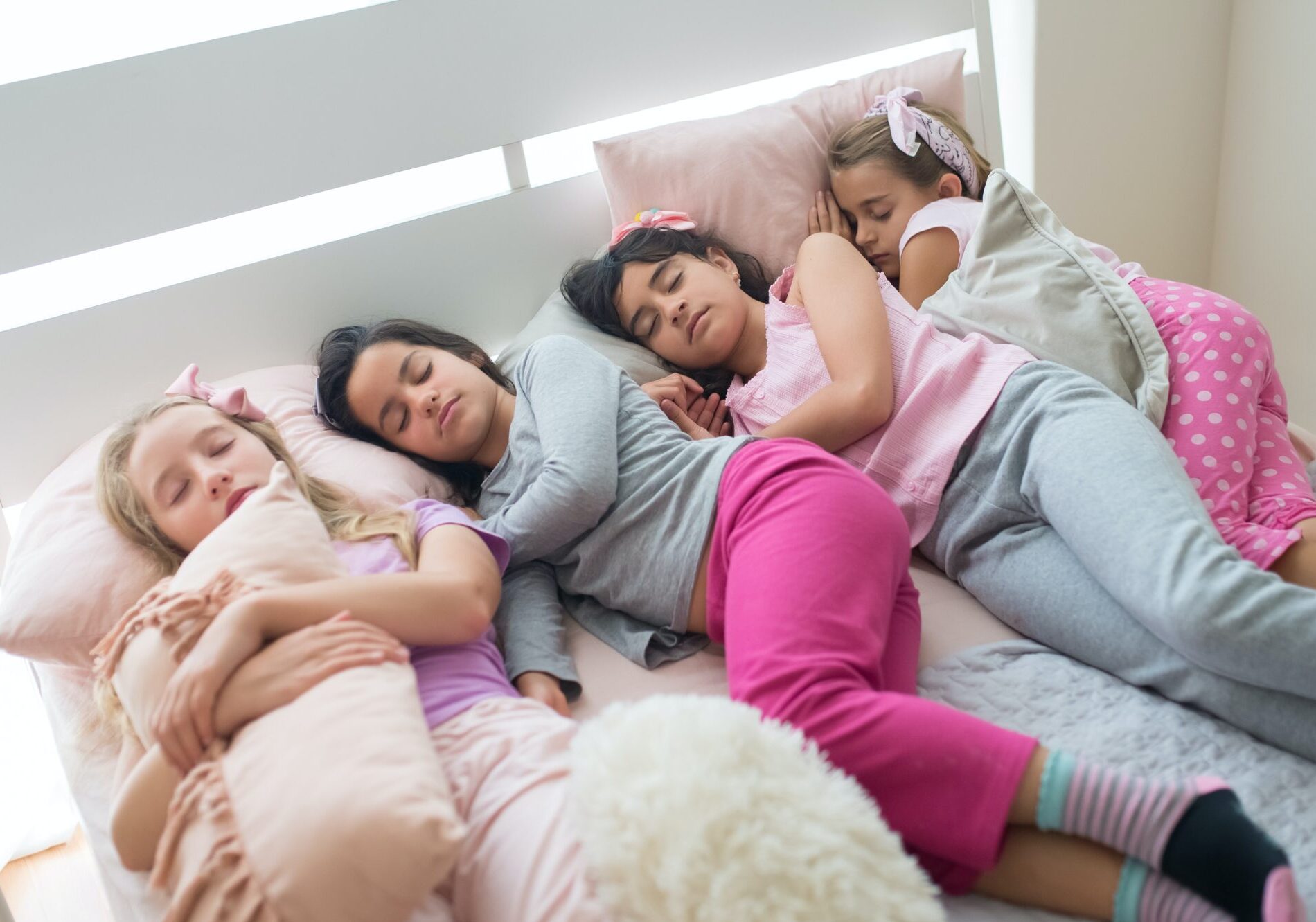 5 Tips & Tricks for Helping Your Kid Overcome Sleepover Anxiety ...